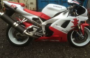 Yamaha R1 4xv 1998 Red/White Standard Excellent Bike