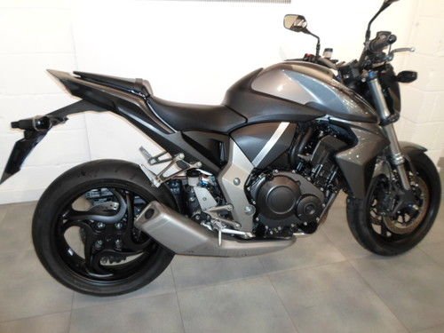 2008 Honda CB1000R - Only 3300 Miles, Full Honda Dealer Facilities