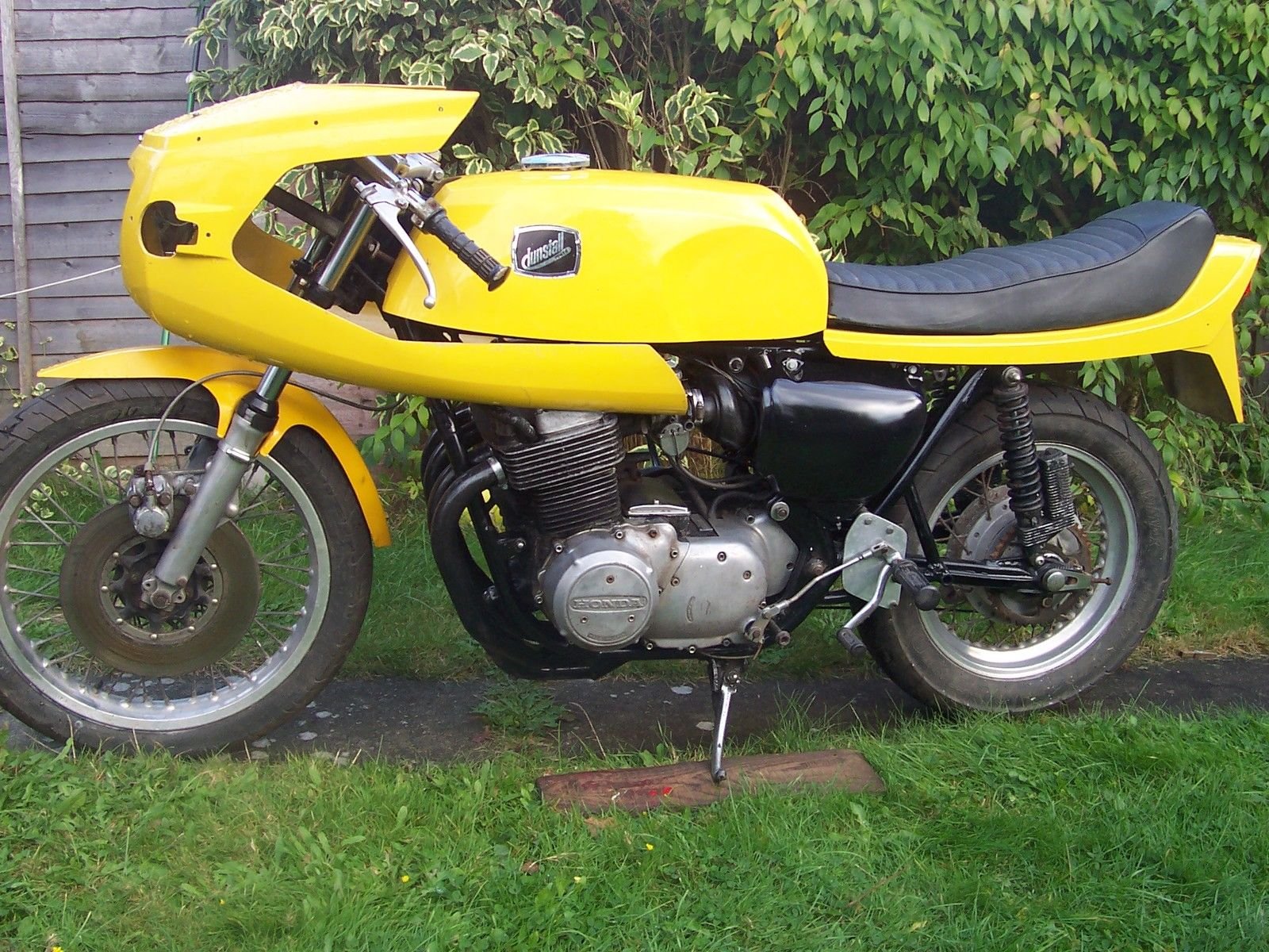 Triumph nla.Lav 3cl 1000 Triple Dunstall 750 Four Cafe Racer. Collection