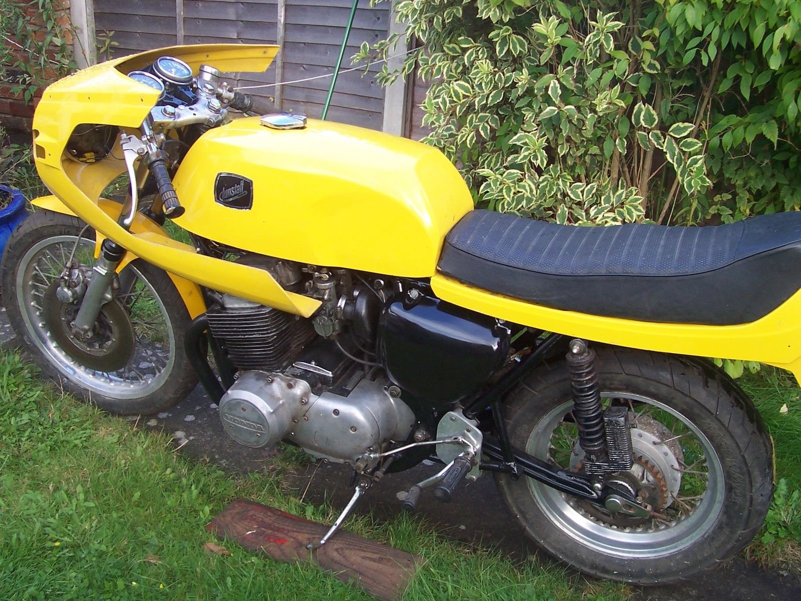 Triumph nla.Lav 3cl 1000 Triple Dunstall 750 Four Cafe Racer. Collection