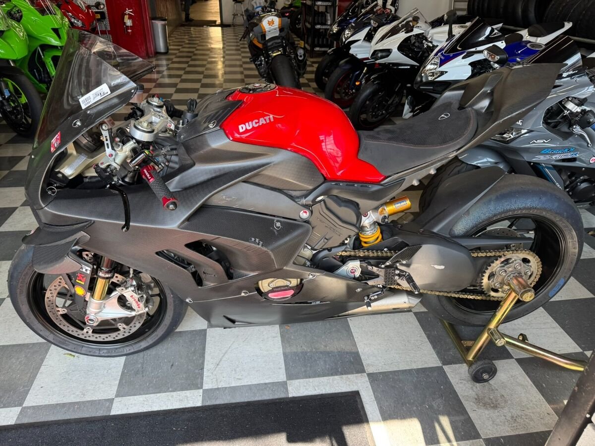 2019 Ducati Penigale V4R Race Package