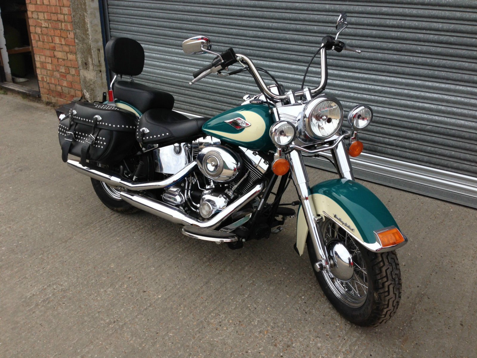2009 Harley-Davidson FLSTC Heritage Softail CL in Green & White