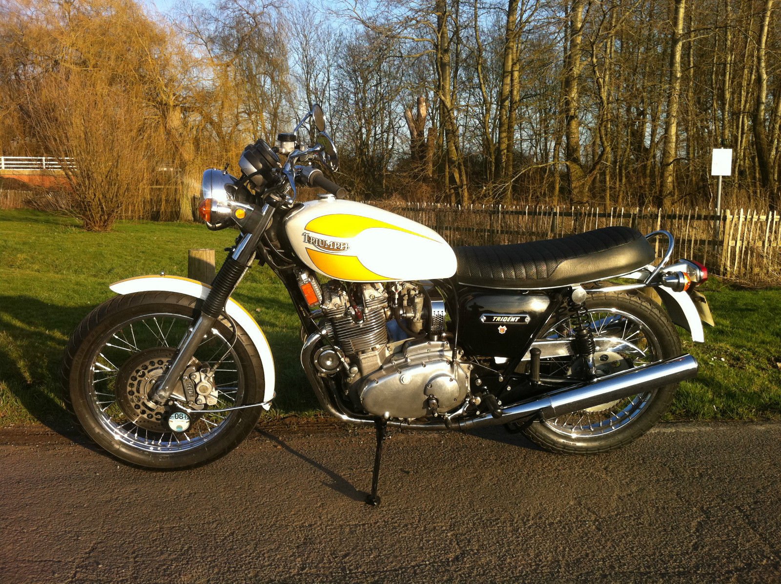 1976 Triumph Trident T160 in Yellow & White