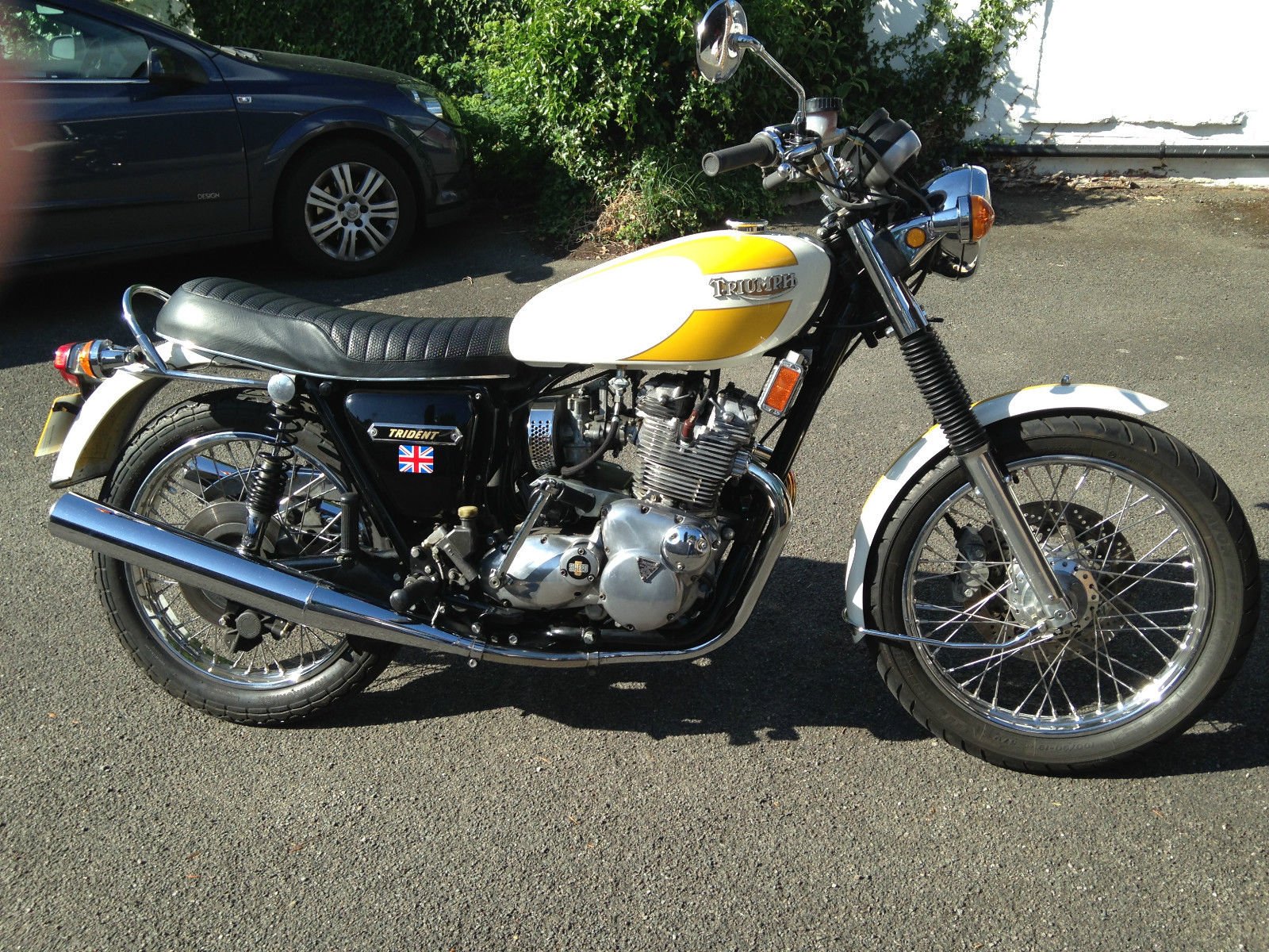 1976 Triumph Trident T160 in Yellow & White