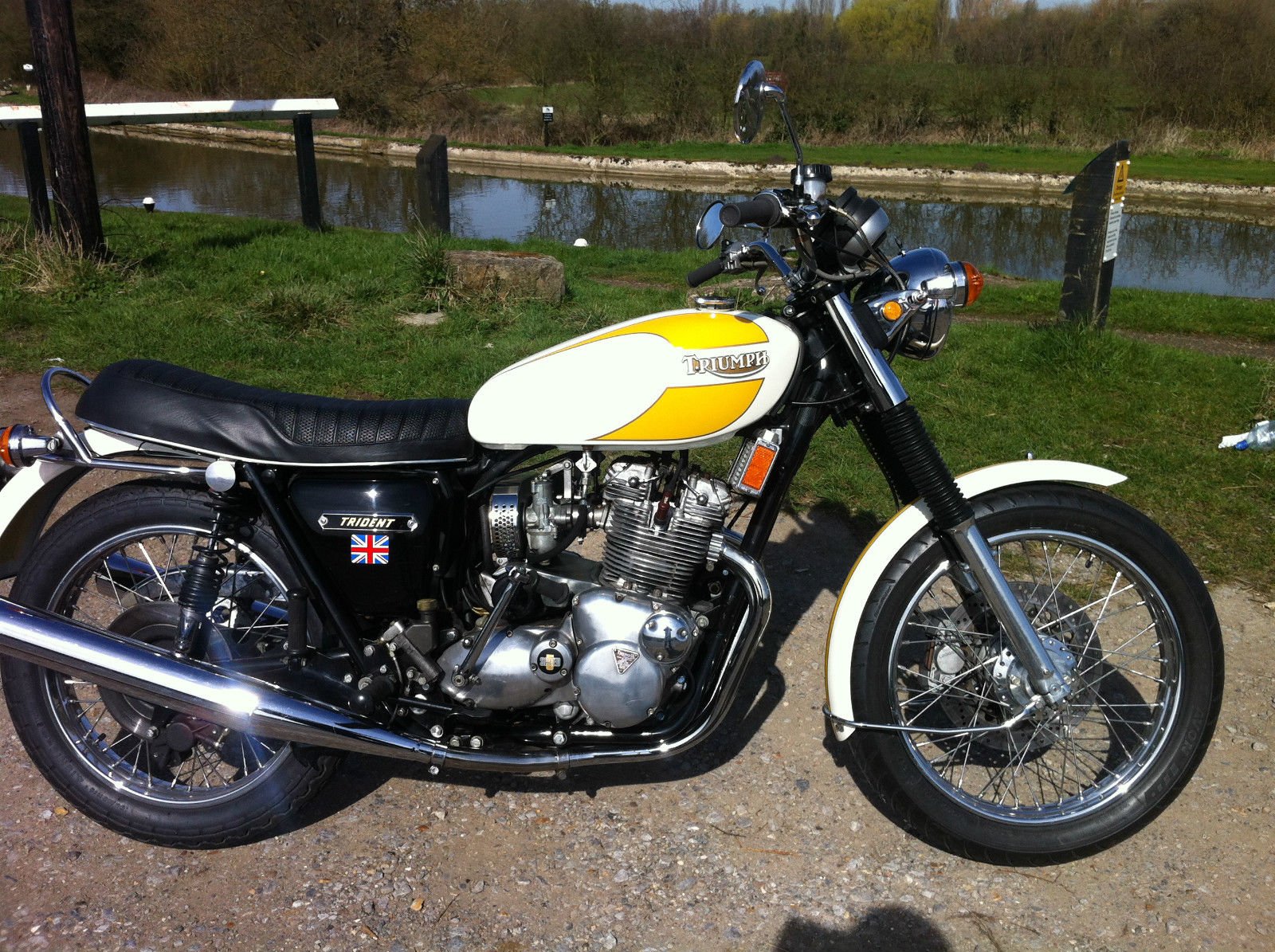 1976 Triumph Trident T160 in Yellow & White