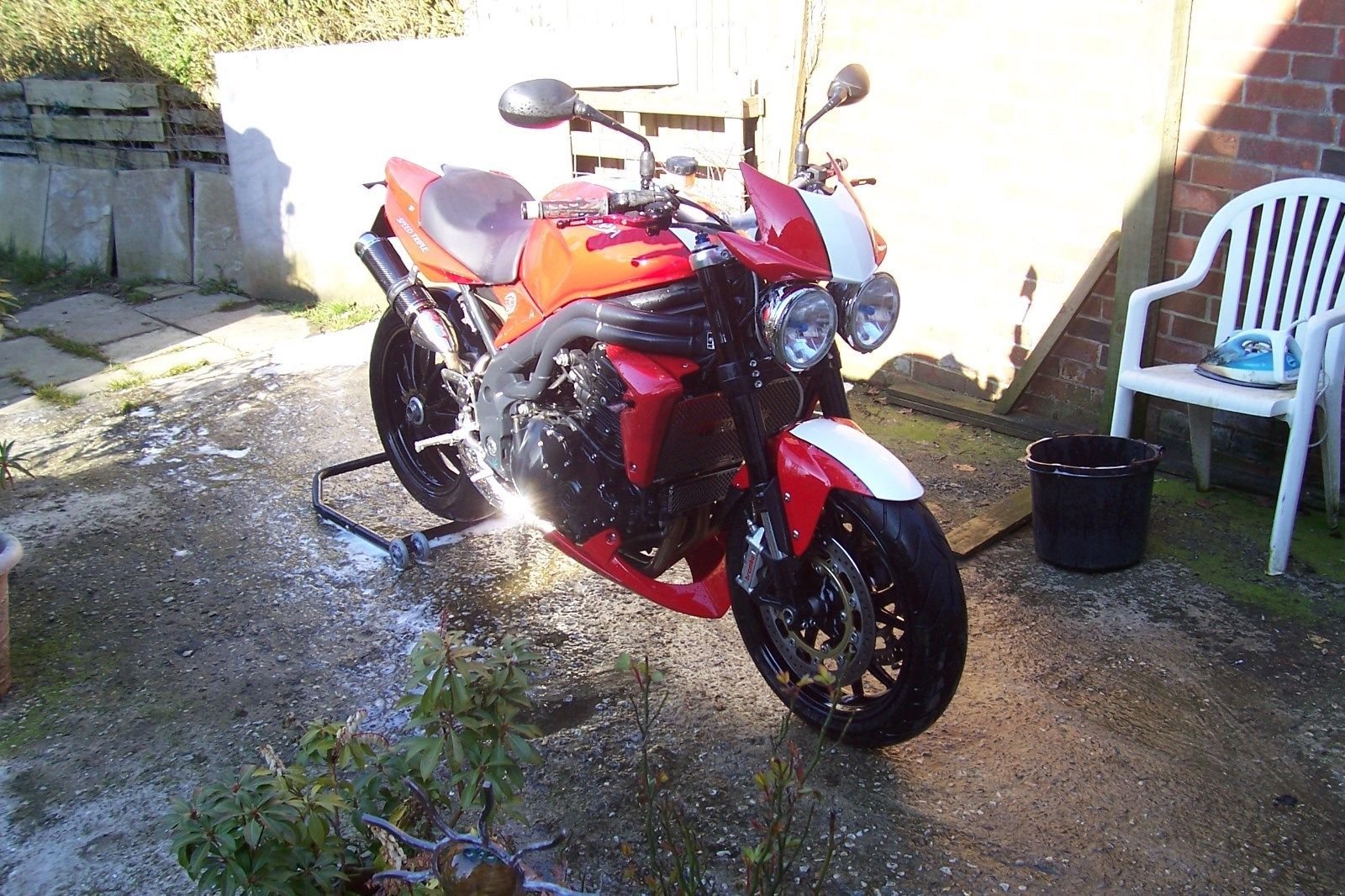 Triumph Speed Triple SE 1050 - 2010 with just 2881 miles